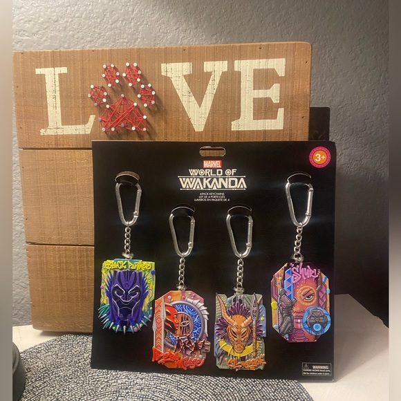 Disney | Accessories | Disney World Of Wakanda Black Panther Keychains ...